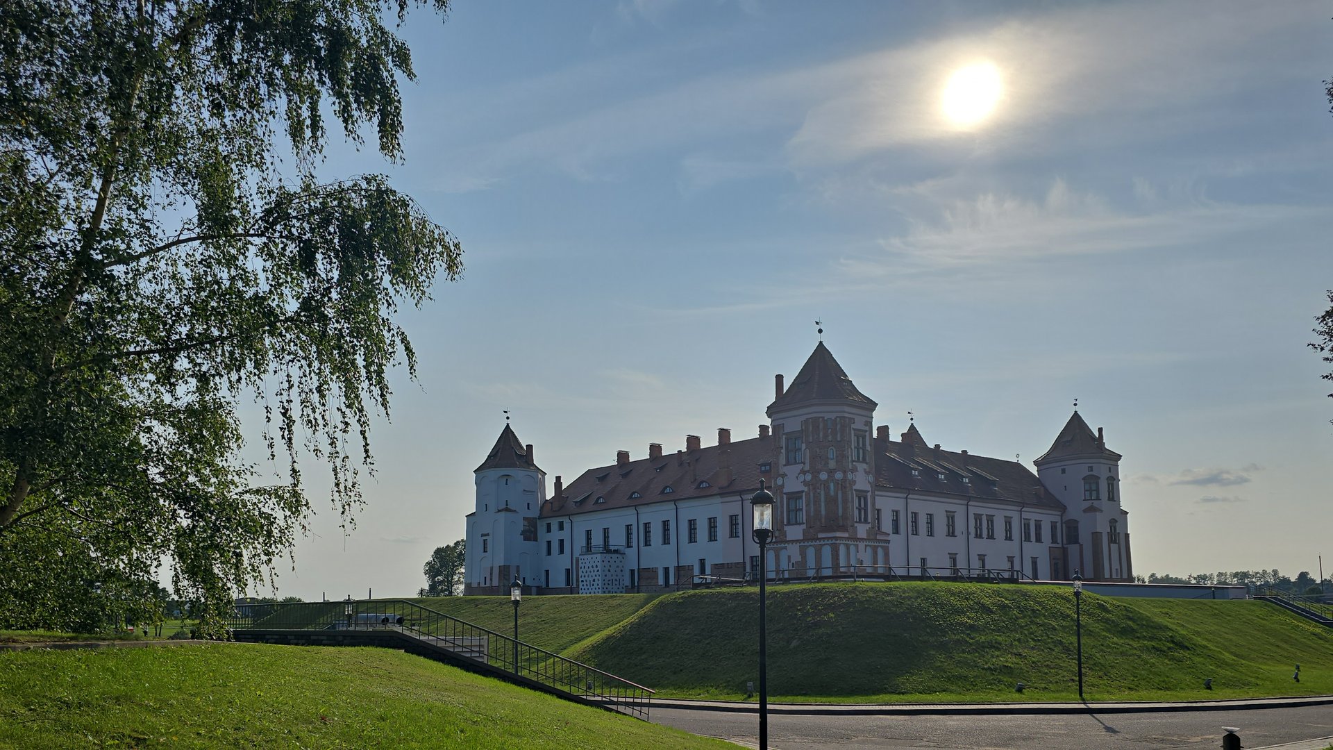 Зануда в Мирском замке. Август 2024.