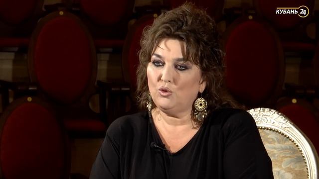 Экскурсовод «Старого парка» Евгения Пожидаева - скульптуры, которые опоясывают наш театр, в движении