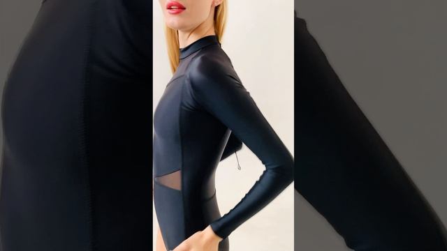 Модель в спортивном закрытом купальнике IACO #хочулето #сап #сапсерфинг #купальники #купальник