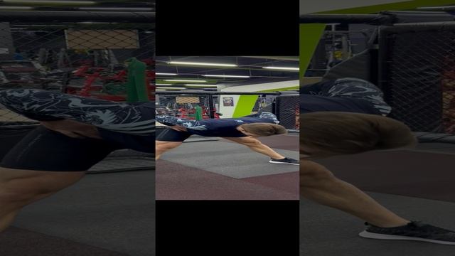 Наклон в широкой постановке ног