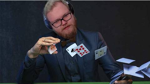 Тоха играет в карты в JUDGESIM