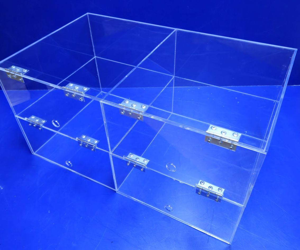 Торговая витрина из акрила.