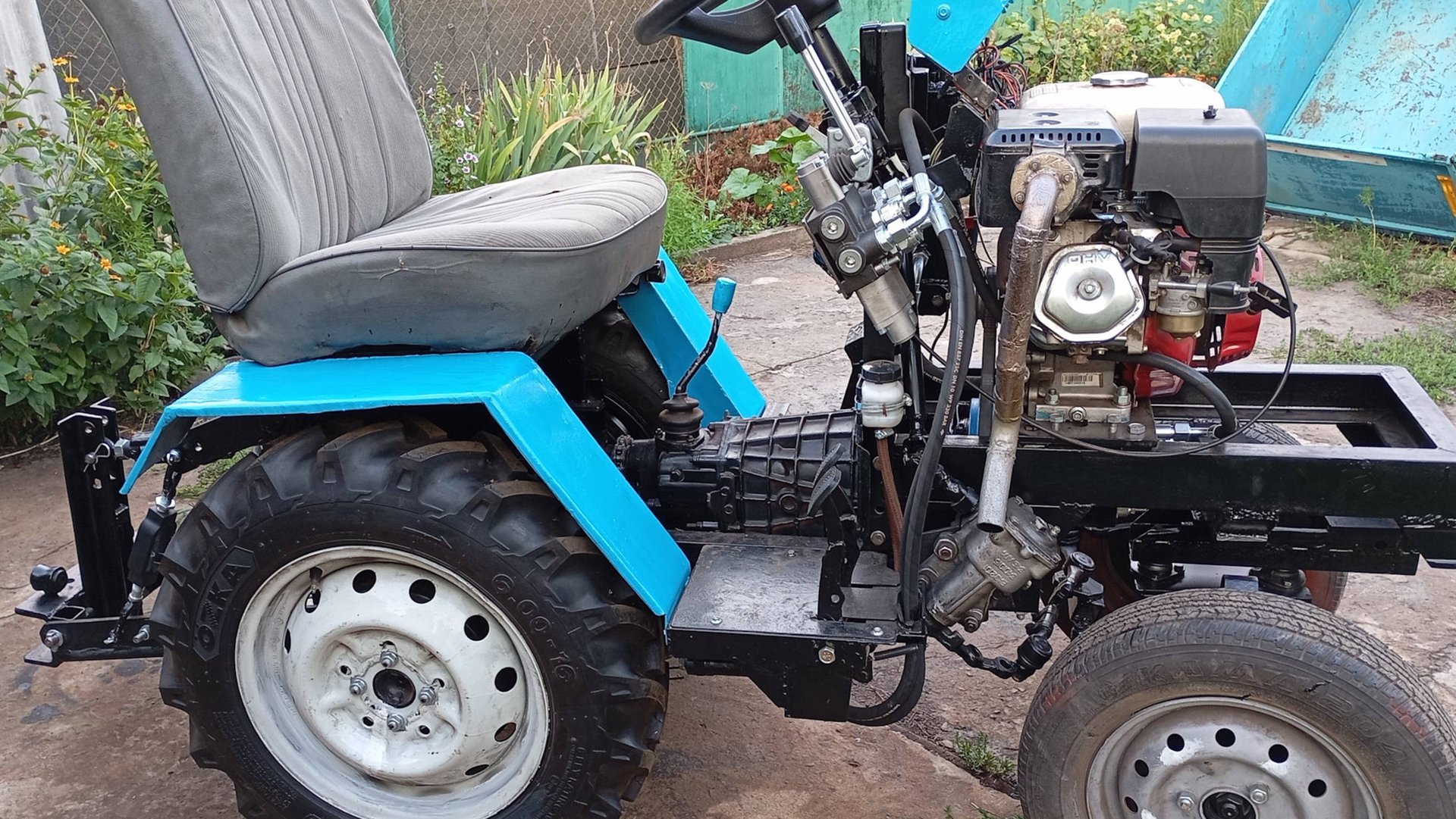 задние крылья на мнитрактор классика и про фонари на нём