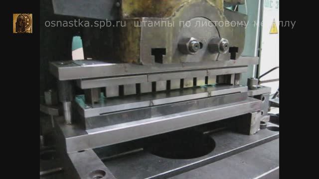 Пробивка широкой стенки стеллажа.