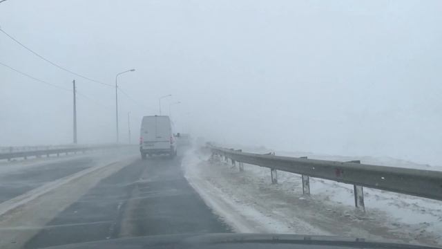 А за окошком месяц март