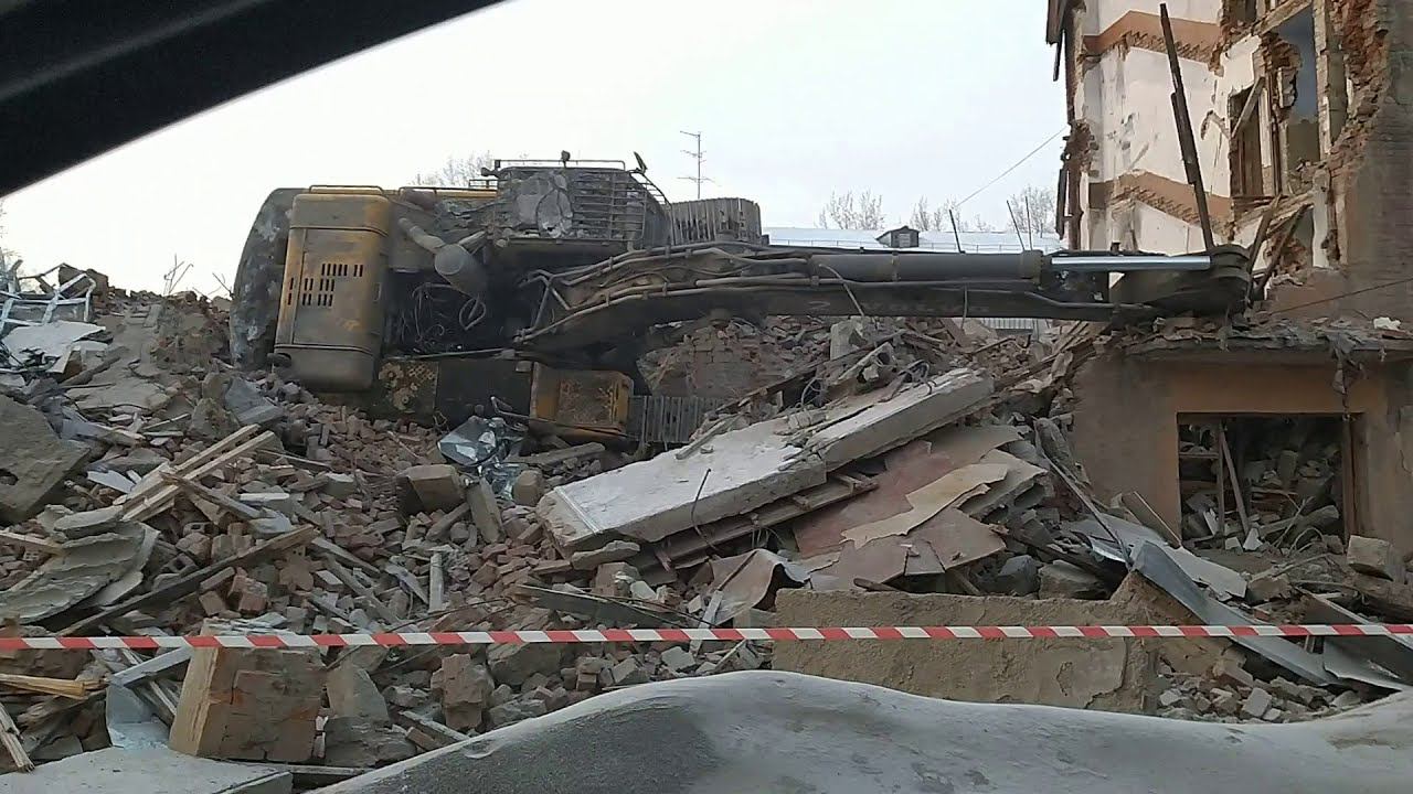 2021.01. Экскаватор устал.  Новокузнецк. ул. Горьковская.