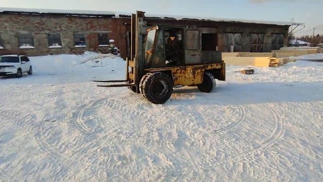 львовский погрузчик дрифт.mp4