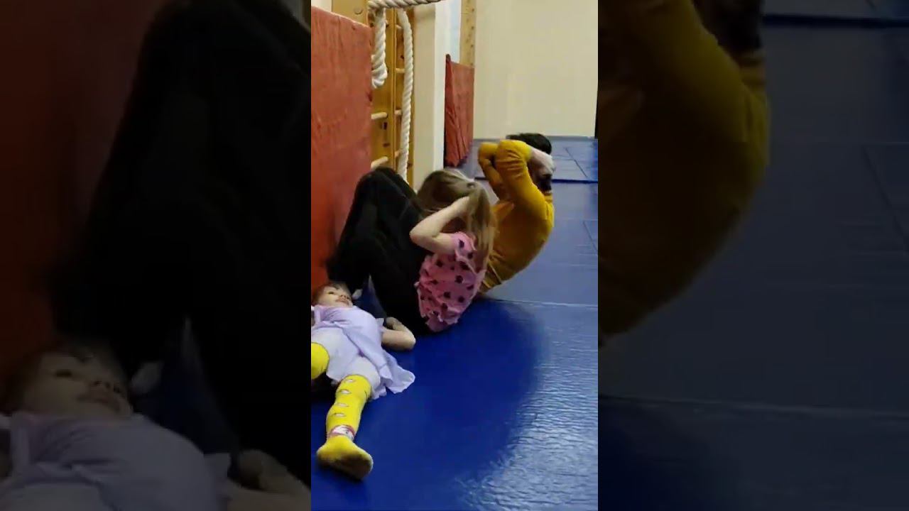 Качаем пресс #спорт #фитнес #имамаможет #ксюшкапушка #физкультура #качаемпресс #пресс #всейсемьей