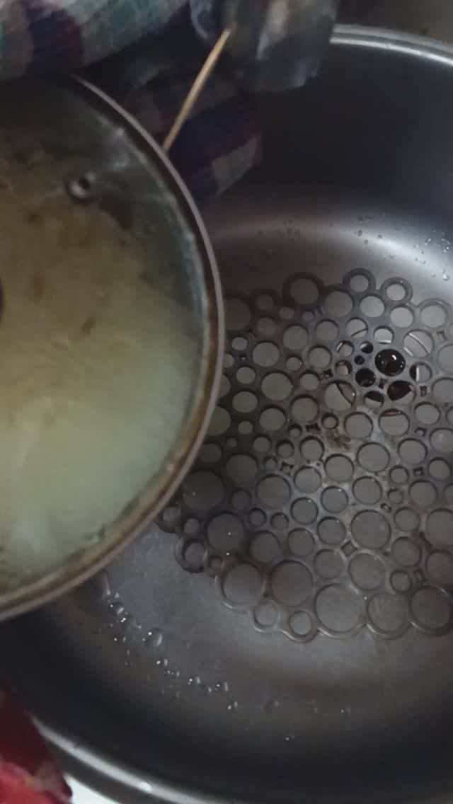 Легко сливаю макароны и без спец приспособлений. Нужна только...