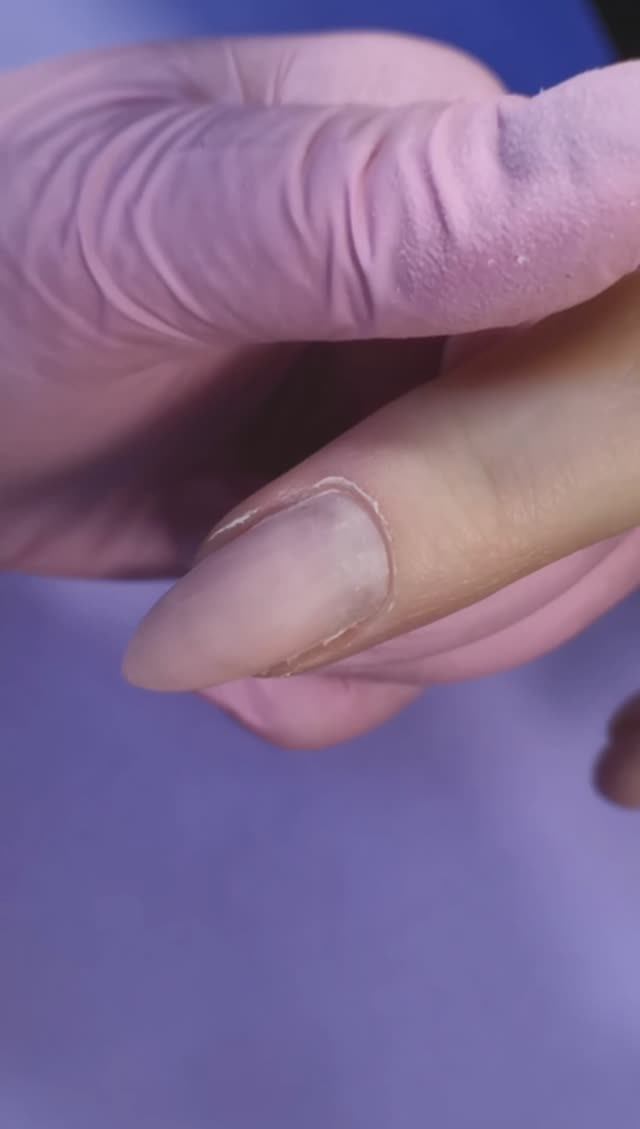 Под укрепление базой, для подготовки ногтя подойдёт и красная и синяя алмазная фреза.