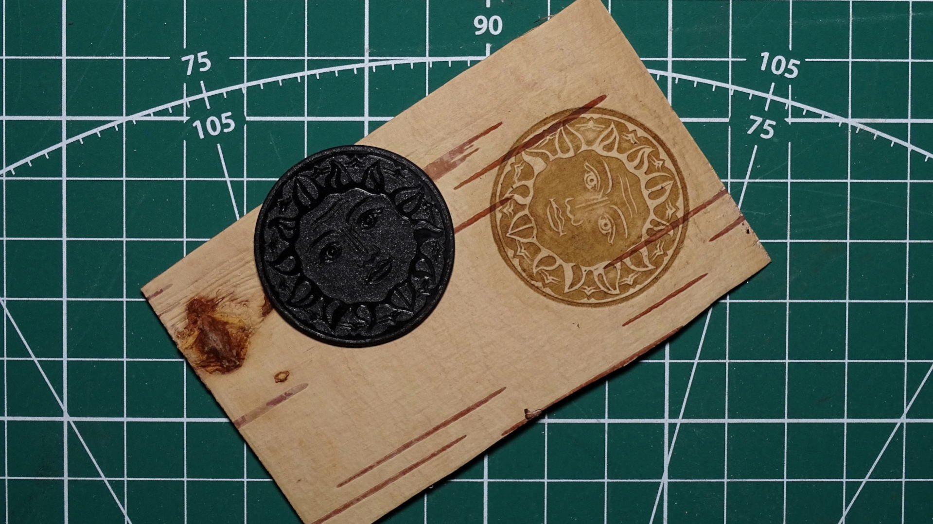 Штамп по бересте из мусора. Солнце №2.