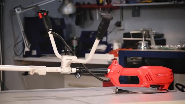 Какой триммер лучше – электрический или бензиновый. Наглядное сравнение садовых агрегатов.