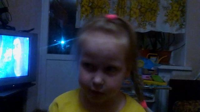 По кочкам, по кочкам... Детская песенка, поет маленькая девочка