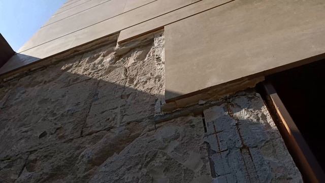 Неправильный пирог облицовки газобетона привёл к влагонакоплению в конструкции и разрушению дома