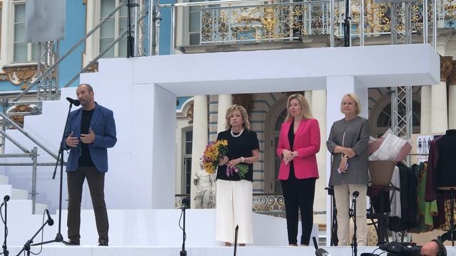 Опера "Золушка" Фестиваля Опера - всем". Официальная часть: Виктор Высоцкий.