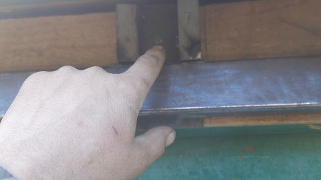 Металлический навес с кровлей из профлиста