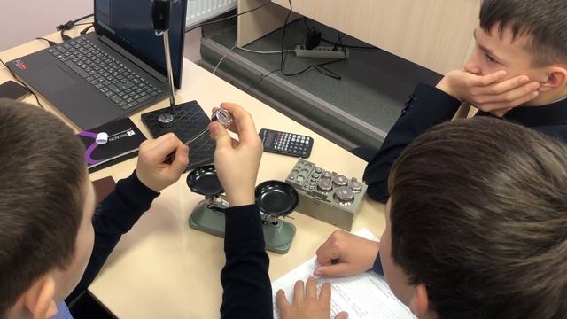 Физика. Измерение веса тела при помощи цифровой лаборатории «Releon»