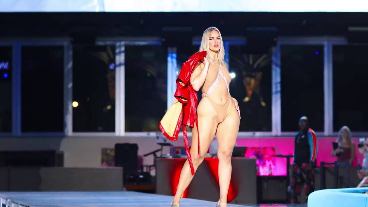 Marissa DuBois Шоу купальников