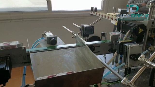 Этикетировочная система с отбраковщиком (видео с производства клиента) - ИноксДрайв