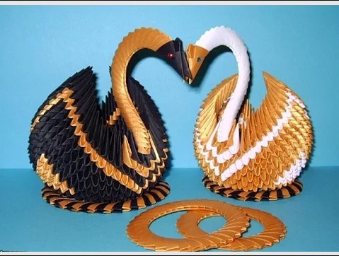 Лебедь оригами из бумаги
