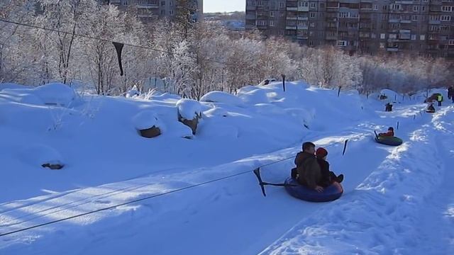arew1460 На ватрушке с горки.2009.avi.mp4