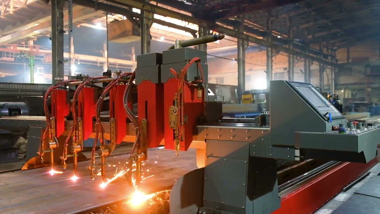 Газовая резка металла на полосы 4-мя резаками на станке плазменной и газовой резки ULTRATHERM-2060