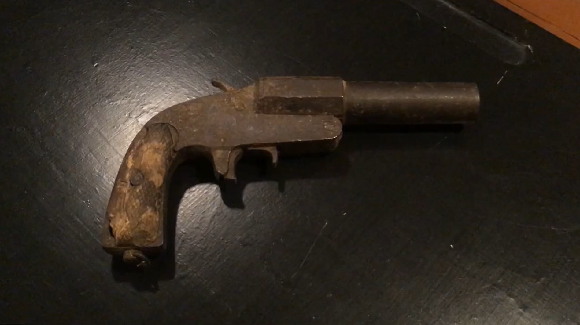 ПИСТОЛЕТ-РАКЕТНИЦА ОСП-30. Артефакты в коллекции Музея истории г. Обнинска. 2020 г.