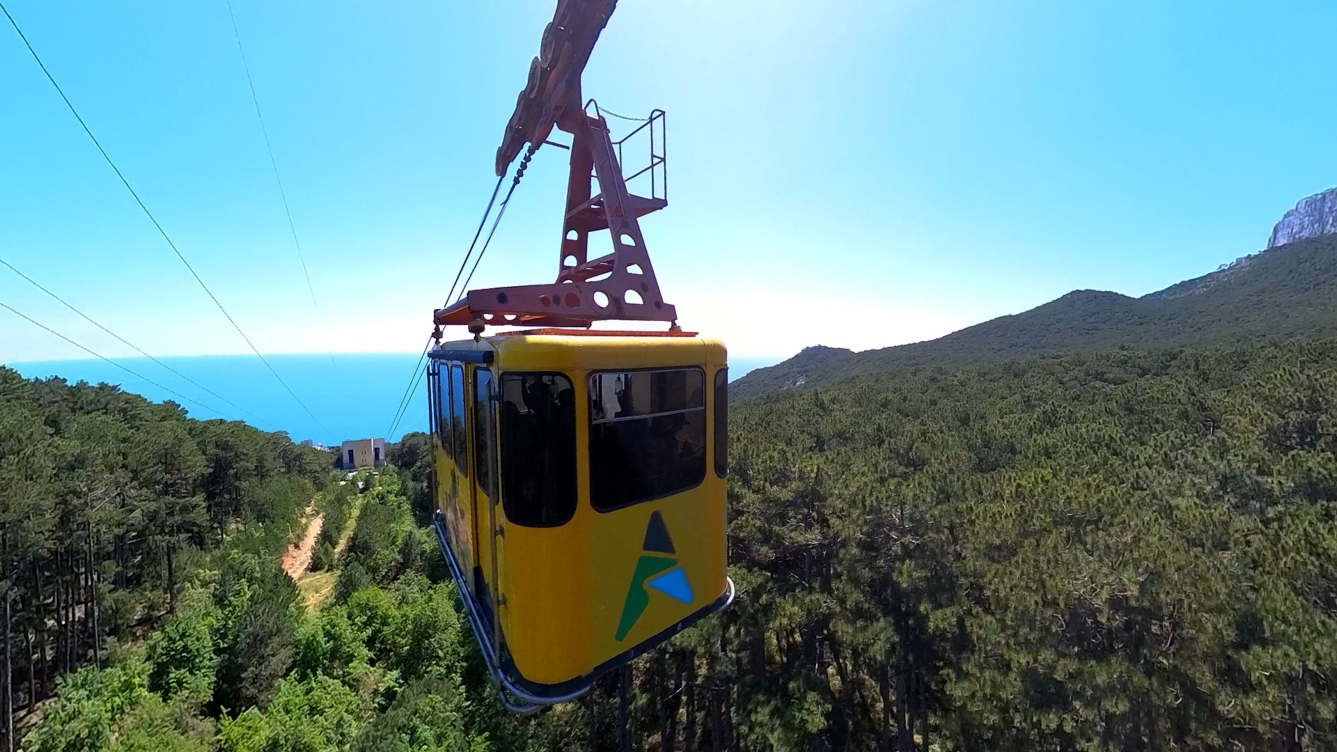 Крым, канатная дорога «Сосновый бор - Плато Ай-Петри» (Insta360)