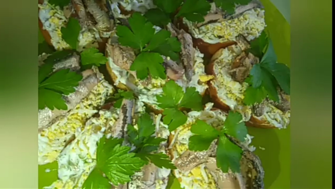 БУТЕРБРОДЫ СО ШПРОТАМИ