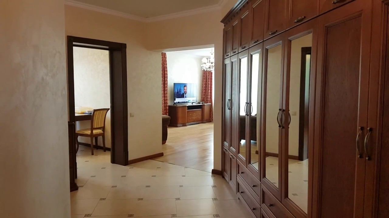 Черноморская 10. Обзор квартиры (вид на сад и море, 4 этаж).