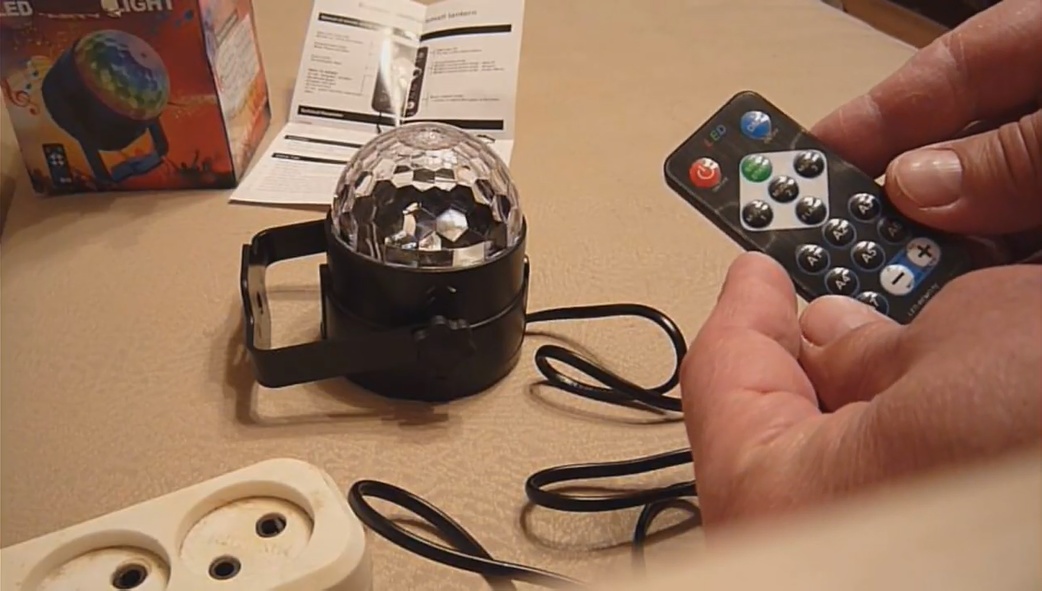 Диско шар светодиодный вращающийся с активацией под музыку купить на Aliexpress