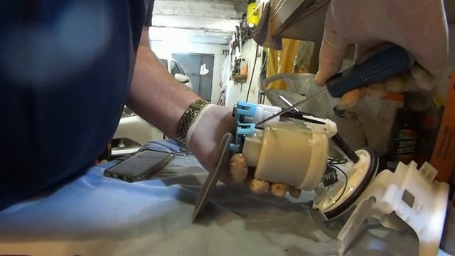 Toyota Camry 50 замена топливного фильтра.