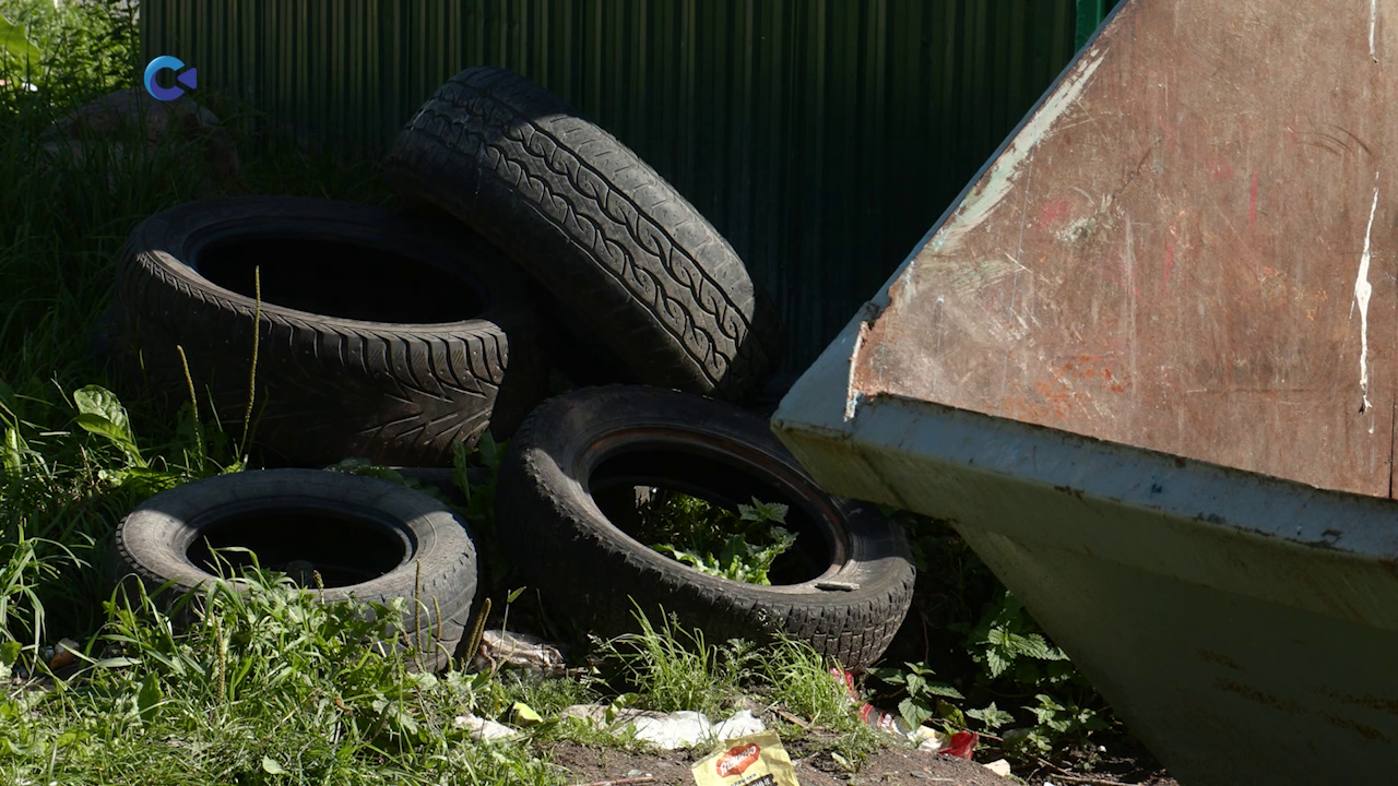 Автомобильные покрышки уберут с городских контейнерных площадок