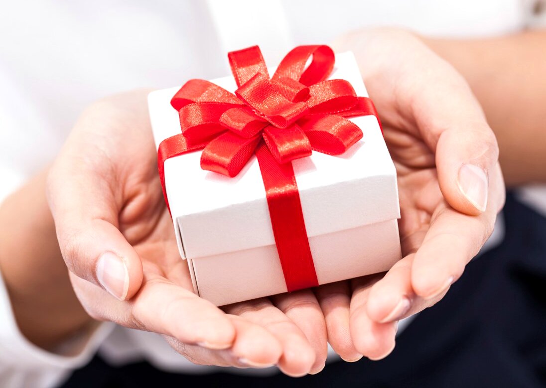 Порча через подарок как определить, что подарок не подклад , как снять . Как очистить вещь.