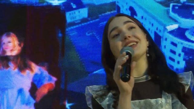 Песня выпускников 2020 'Школа мы будем скучать' (1).mp4