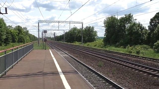 Электровоз ВЛ10У-293 (ТЧЭ-5) следует резервом.