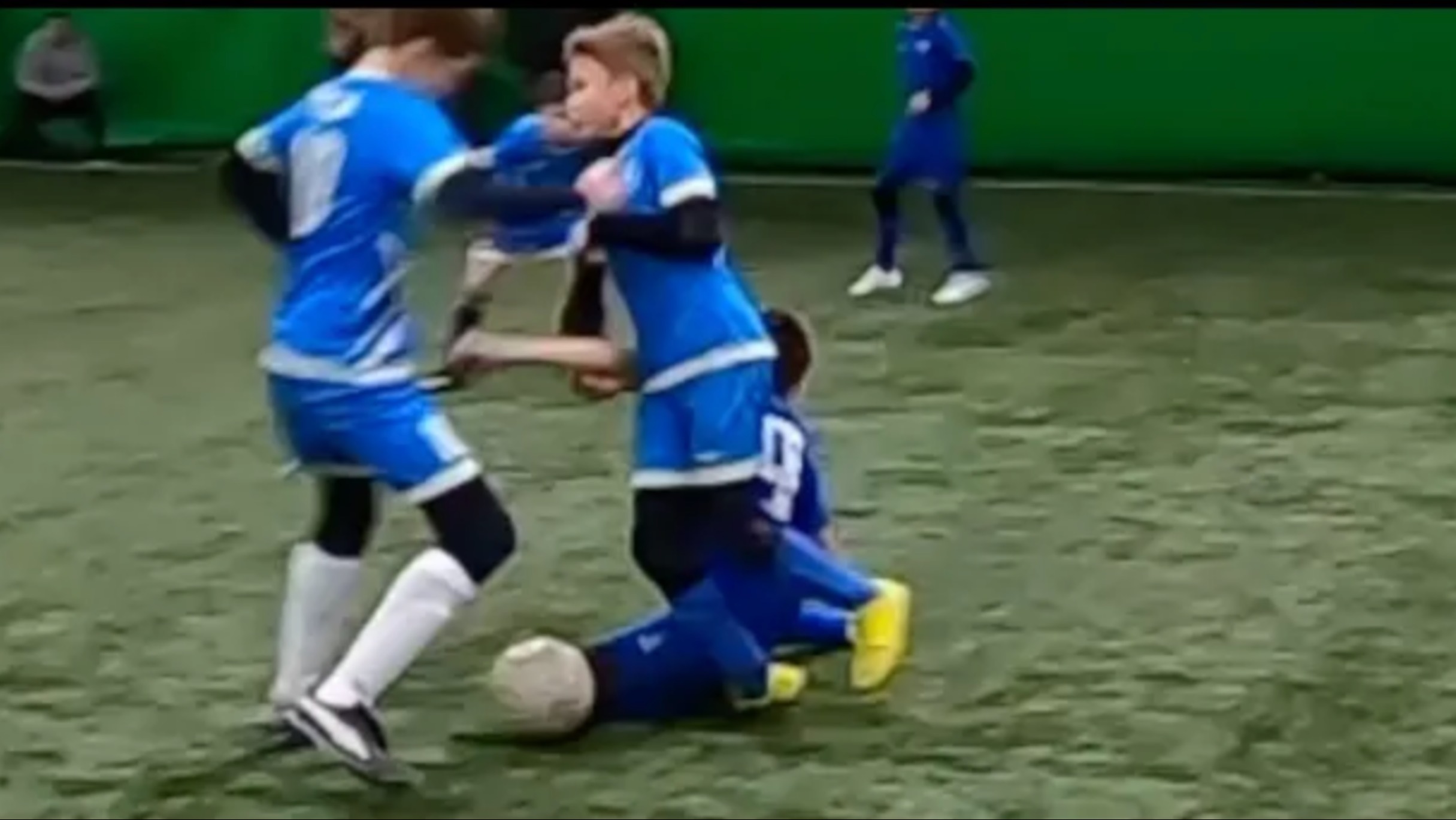 Снова "Велес" (играл с травмой)