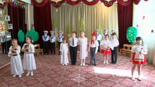 Инсценировка военной песни. Довоенный вальс. Начало утренника 9 мая.