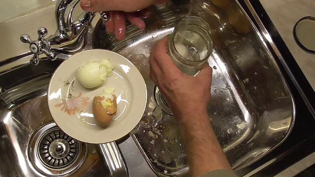 Как чистить яйцо. Ч.4. Не работает. До варки пролежавшие в холодильнике 7 дней