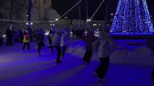 На бульваре имени Пушкина открылся каток