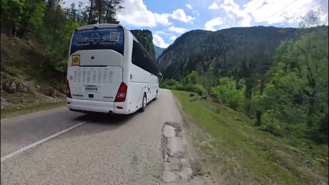 Абхазия. Начало спуска с озера Рица на велосипеде