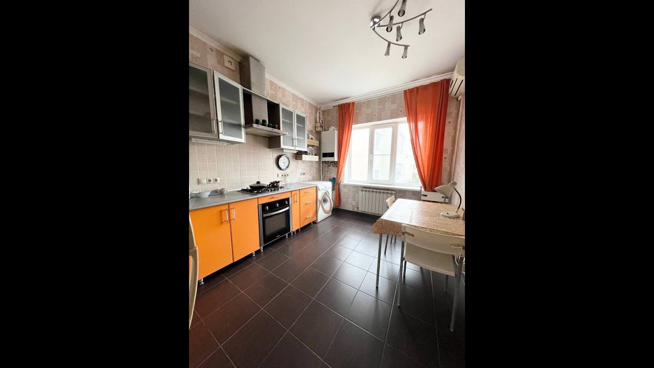 Цена квартиры в Геленджике 14 млн.р. на улице Тельмана, при пересечении с улицей Октябрьской.