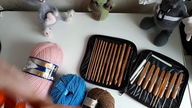Как вязать игрушки_ Вязание игрушек крючком для начинающих. Купить крючок и пряжу.  Урок 1.