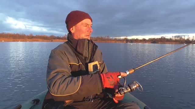Ловля щуки на мелководье в ноябре. Рыбалка в Беларуси.