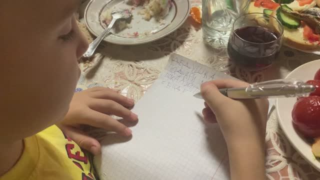 Пишем письмо деду Морозу. Диме 5 лет. Ноябрь 2021