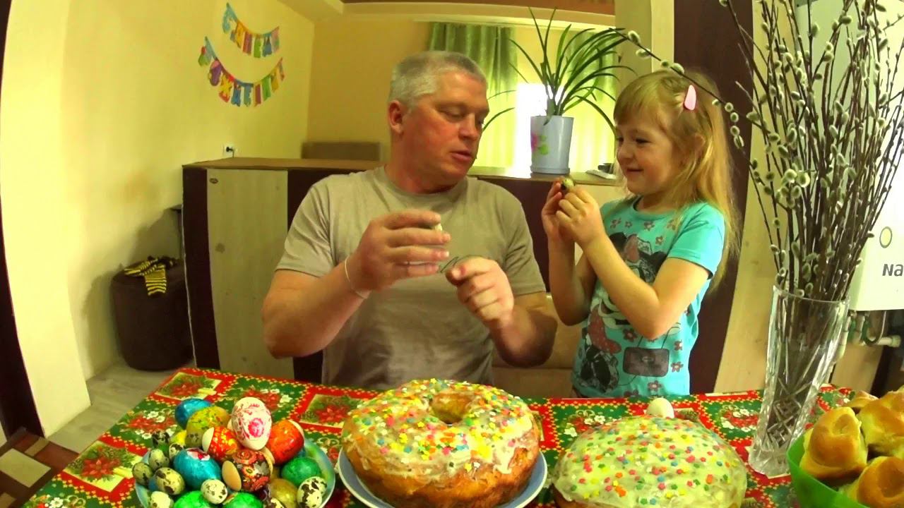 Сражаемся пасхальными яйцами   Пасха  Деревенская жизнь