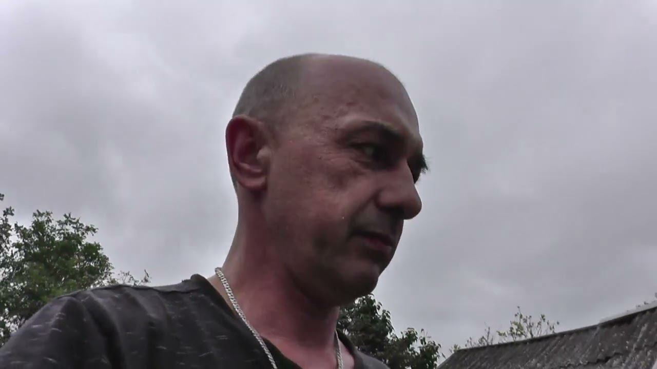 Продолжаю делать завалинку . Покраска и ремонт дома 5 серия.