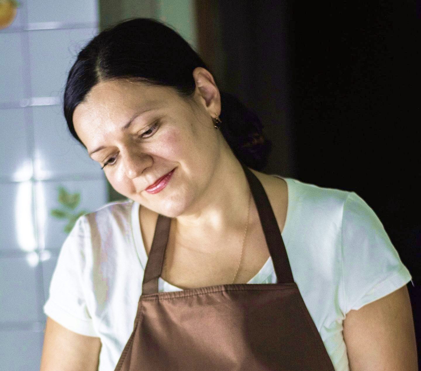 Интервью с Пономарёвой Кирой Анзорьевной – руководитель собственной кондитерской студии.