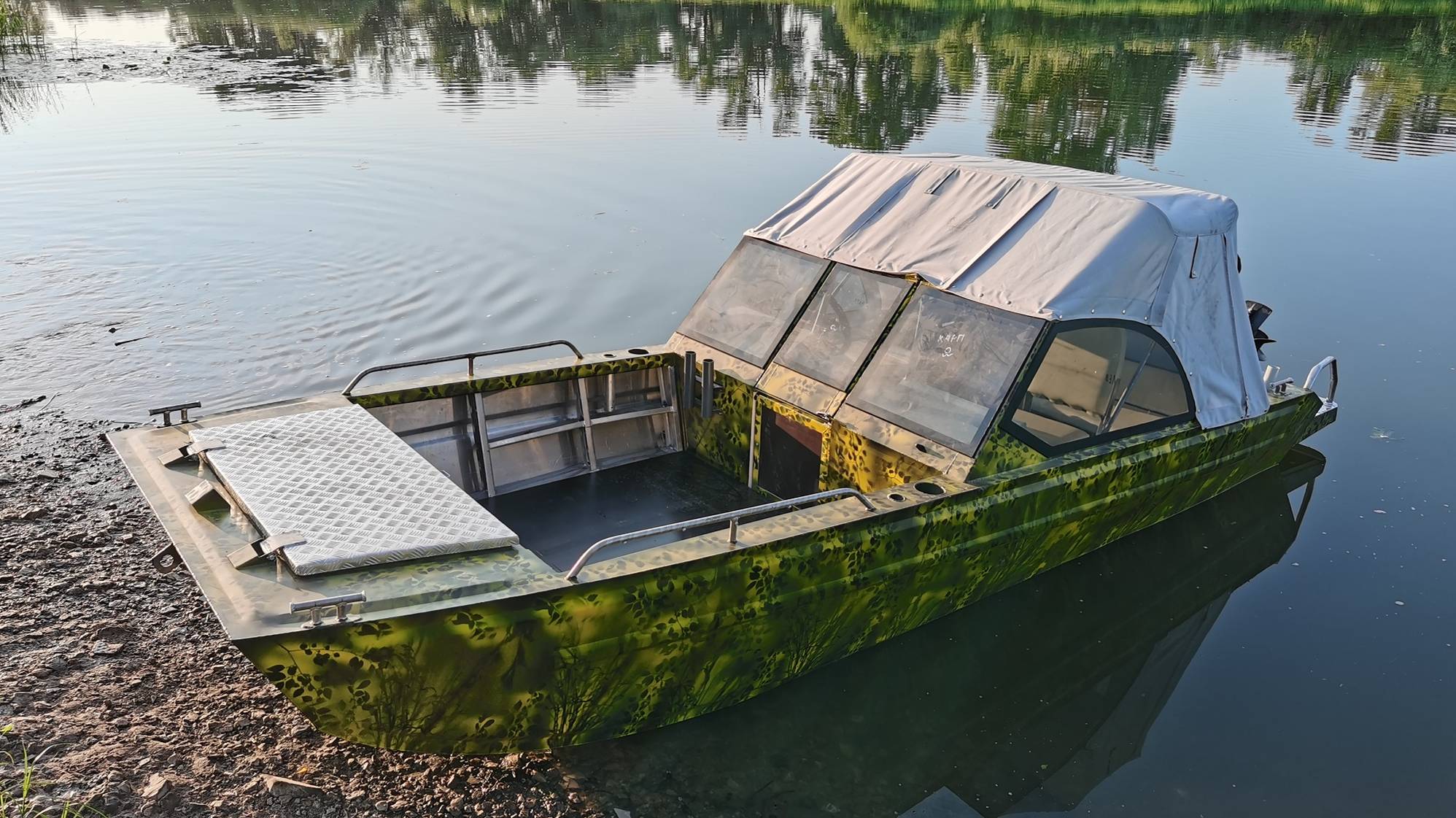 Летняя прогулка на лодке «Карп»