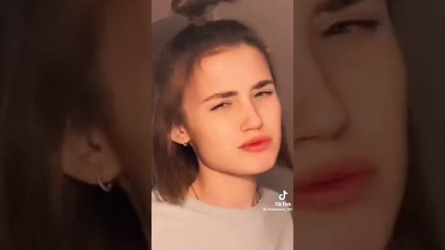 Девушка С Тик Тиктока На Позитиве Живёт Отдыхает Отлично Время Проводит